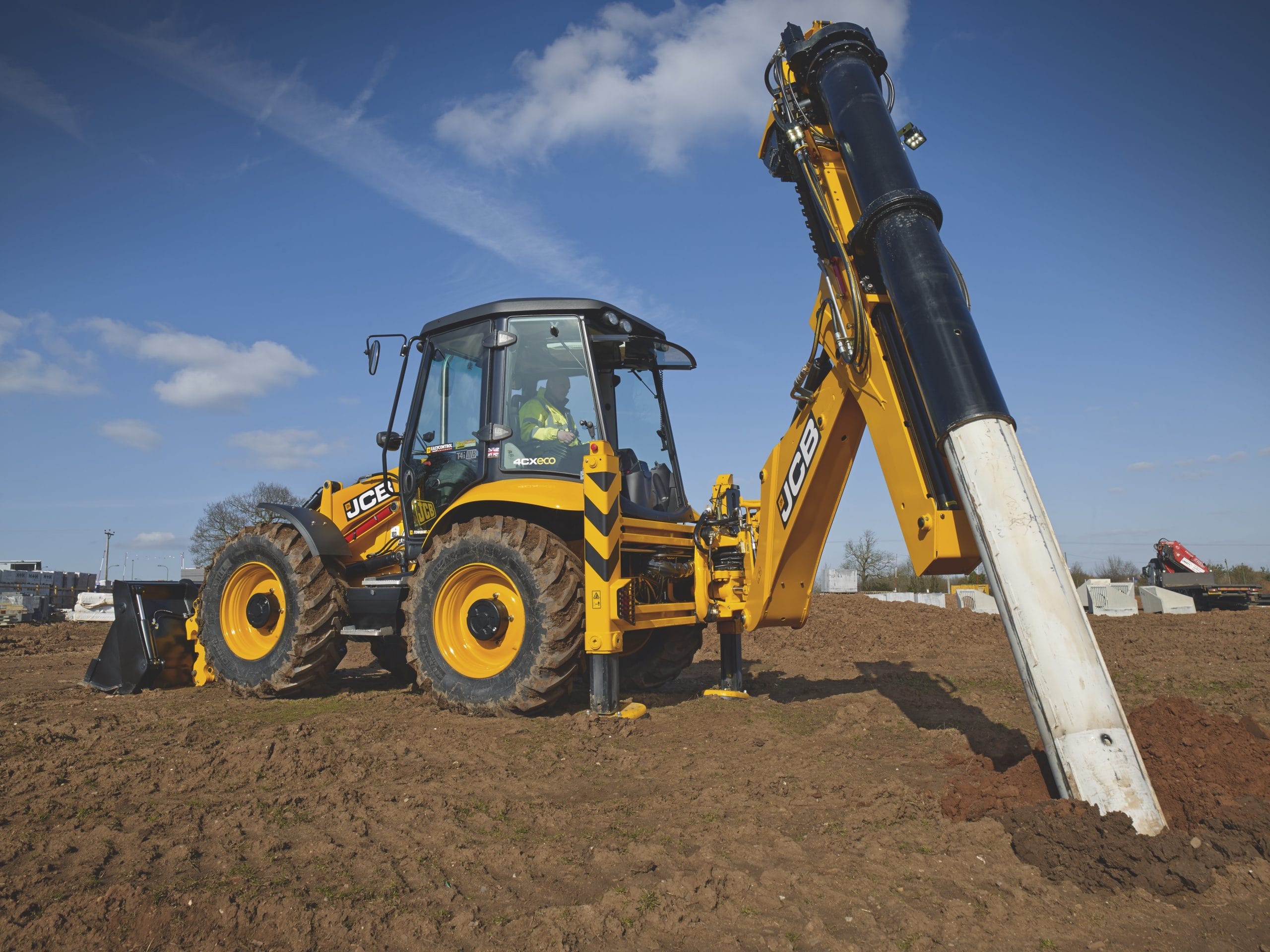 Lyomat - Chargeuses pelleteuses - JCB 4CX ECO